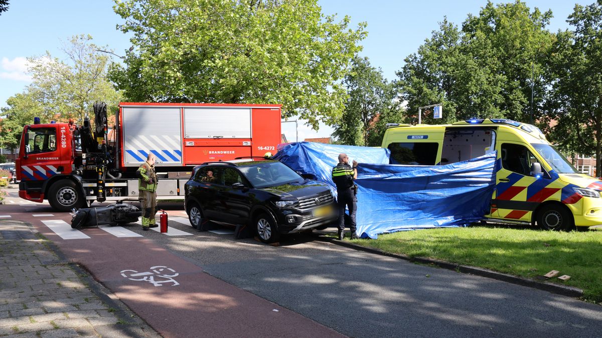 Aanrijding op kruispunt, slachtoffer zwaargewond naar ziekenhuis - Omroep West