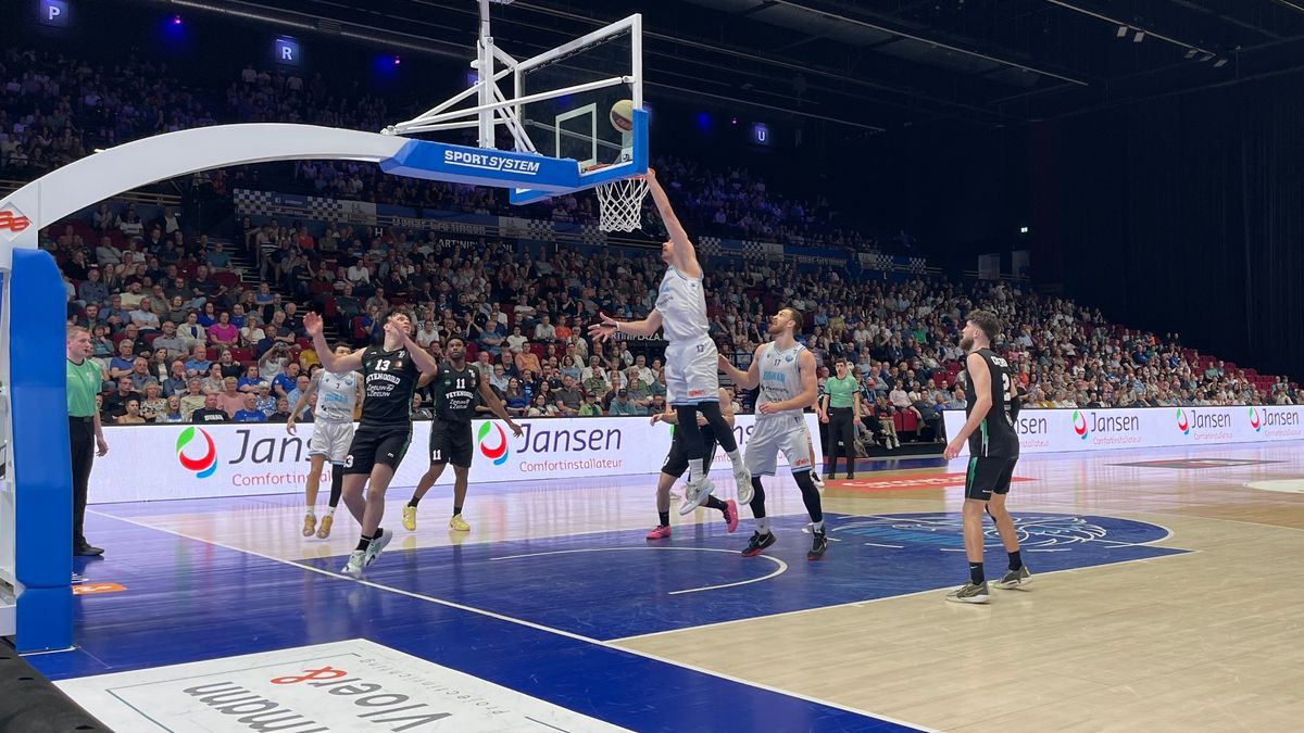 Donar stelt play-offs veilig met verpletterende zege op Feyenoord - RTV ...