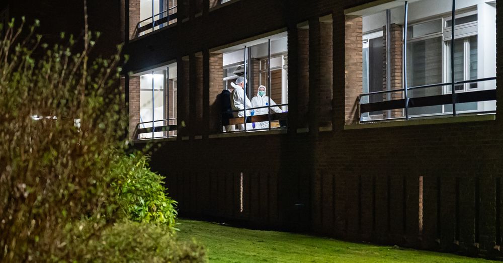Jong kind overleden in woning, politie pakt tweede verdachte op - Rijnmond