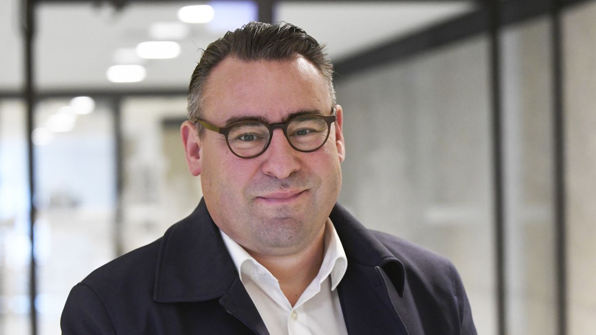 Man (31) aangehouden voor bedreigen raadslid Richard de Mos - Omroep West Man (31) aangehouden voor bedreigen raadslid Richard de Mos - Omroep West
