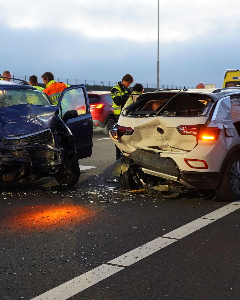 Flinke ravage na botsing op snelweg - Rijnmond