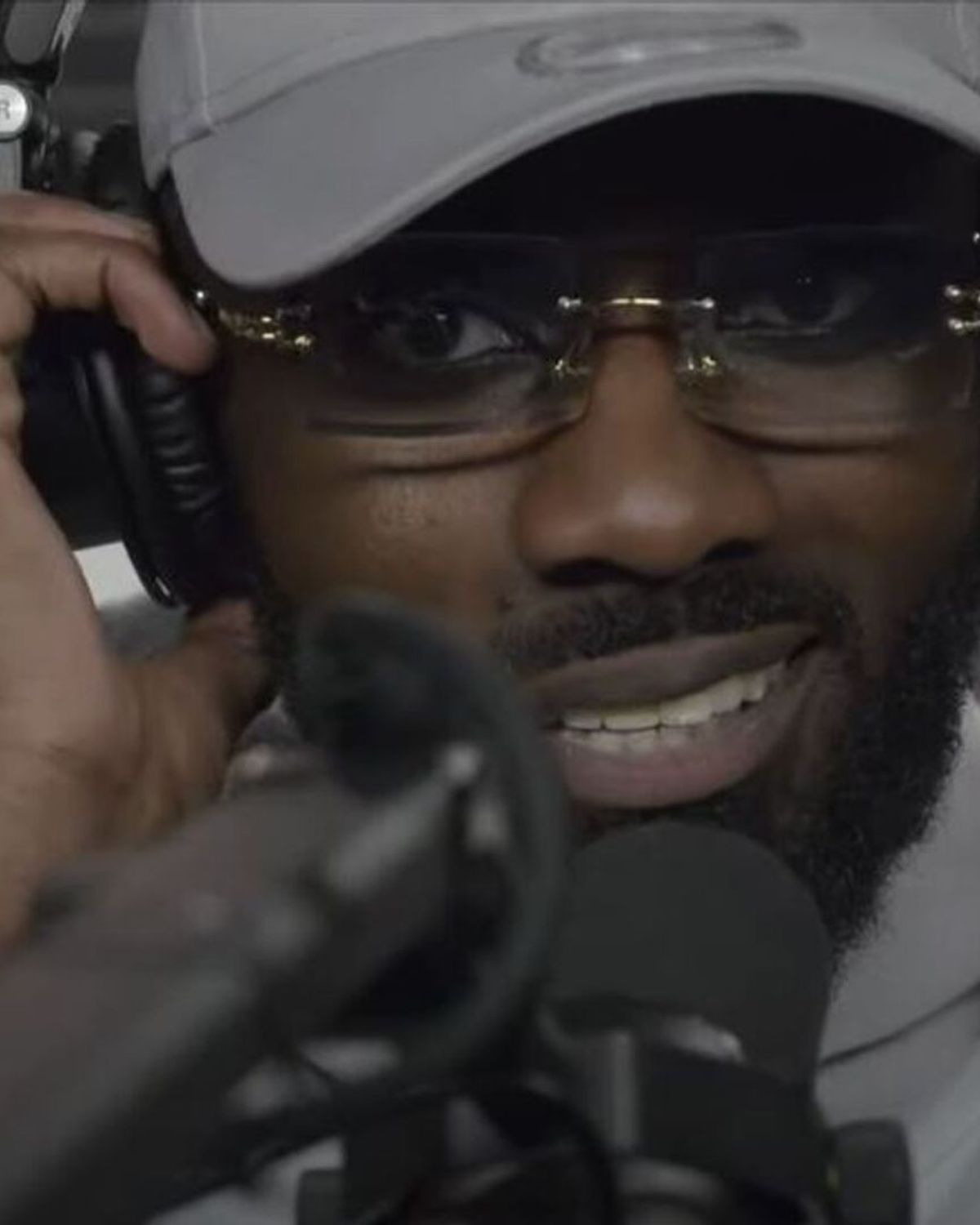 Rapper en jongerenwerker ziet steeds meer kinderen met messen: 'Ik keur ...