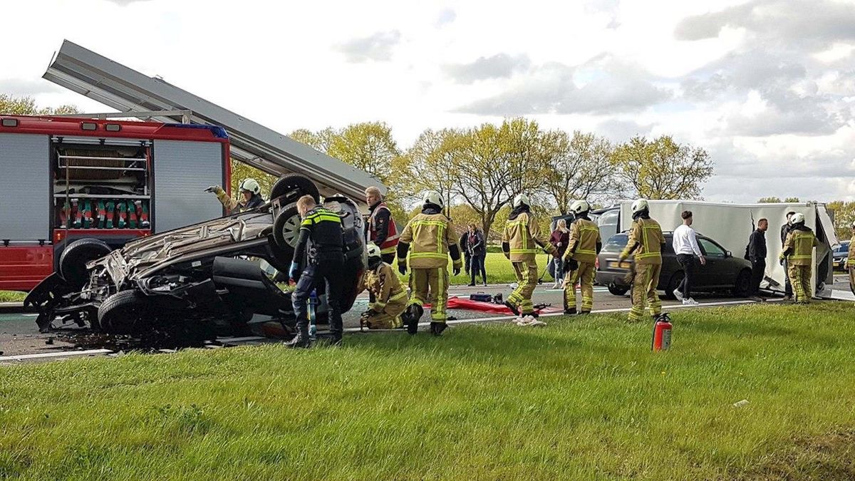 N48 van Dedemsvaart richting Drenthe dicht door ongeluk (UPDATE) - Oost