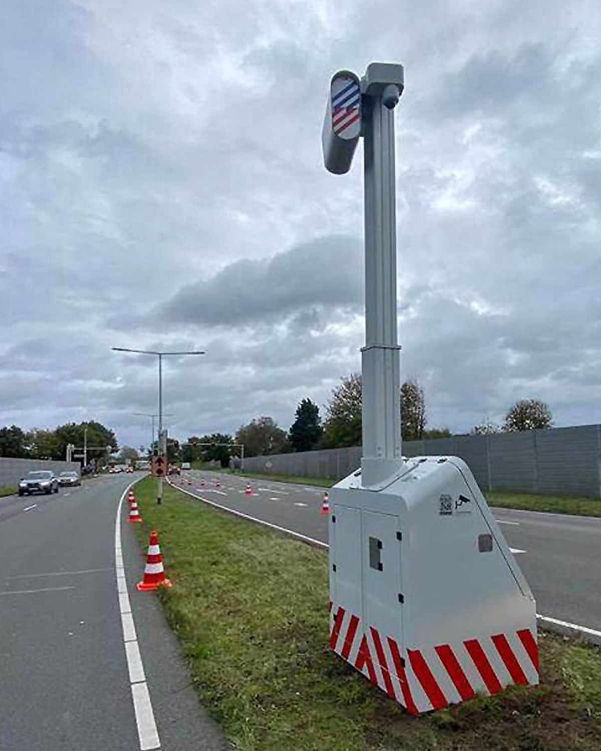Fryslân doet mee aan proef met flitspalen die steeds op een andere ...