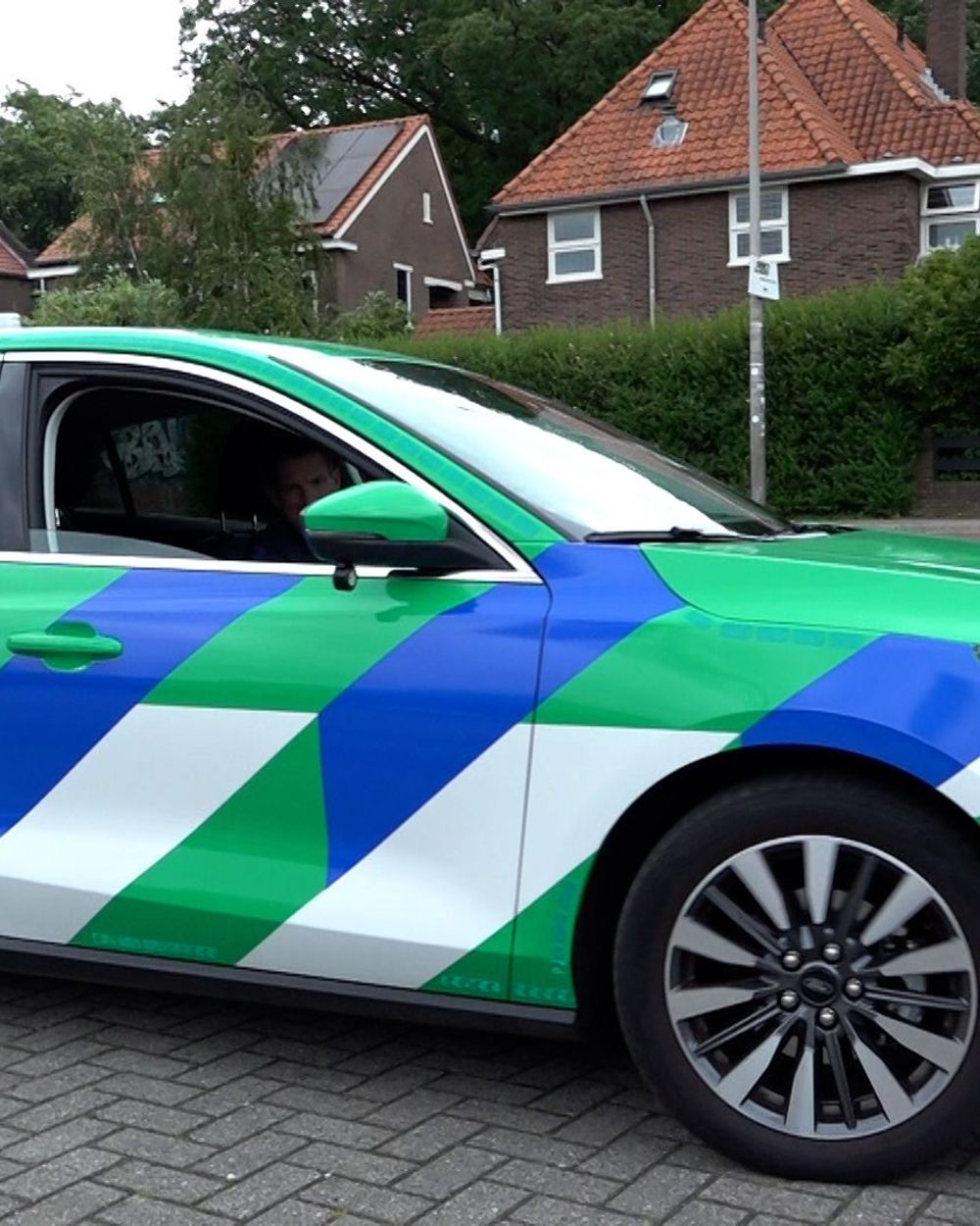 Crisisfunctionarissen hebben nu een groene auto - Omroep Gelderland