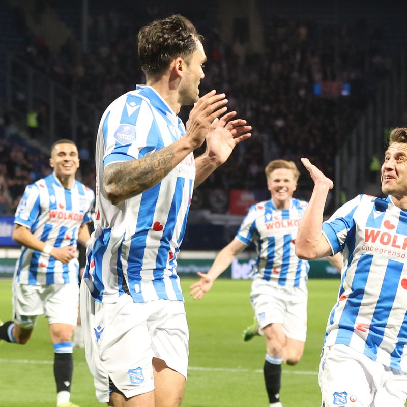 Sam Kersten verrast met zijn eerste doelpunt ooit in betaald voetbal ...