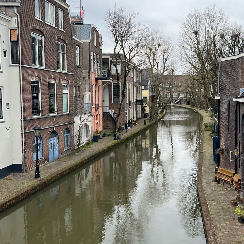 Geheime kroeg van verboden Hells Angels ontdekt in centrum Utrecht, 6 ...