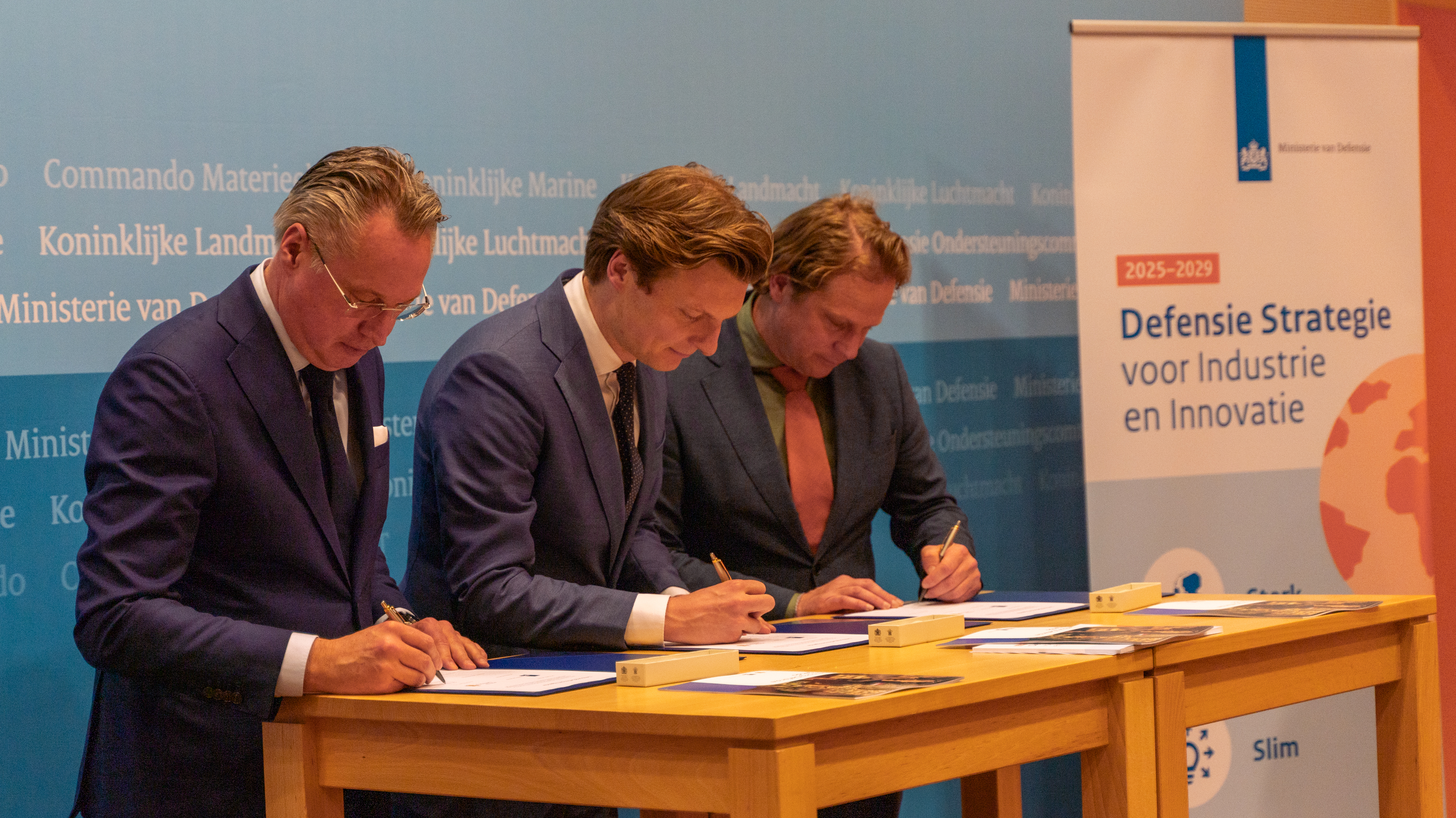 Minister zet handtekening onder defensiepact met Limburg - L1 Nieuws