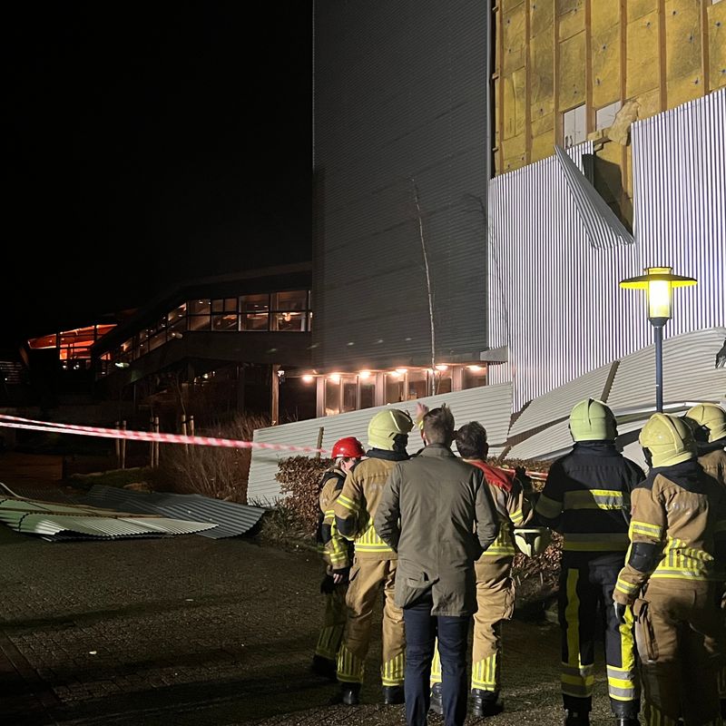 112-nieuws 22 februari: Zijgevel hotel Drachten naar onderen gekomen | code oranje voor storm ...