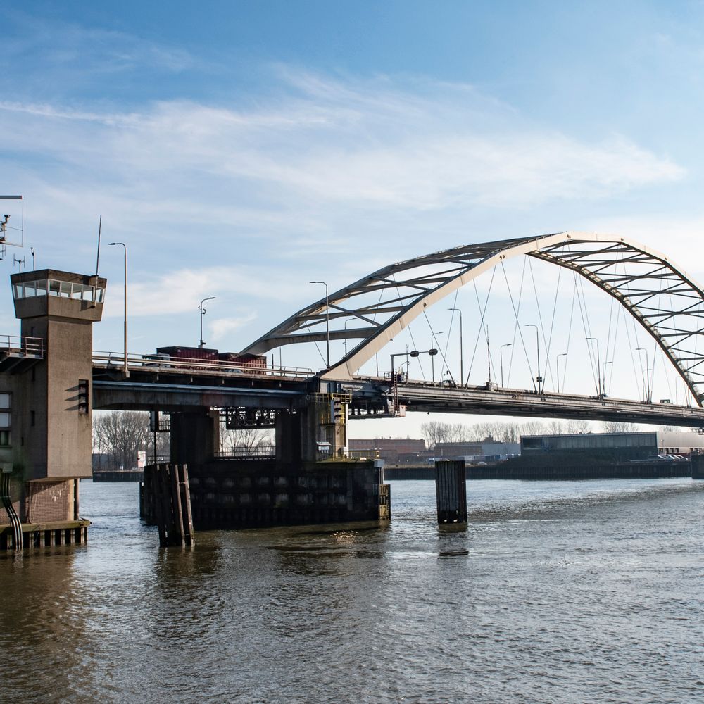 Merwedebrug vijf nachten dicht voor al het verkeer - Rijnmond