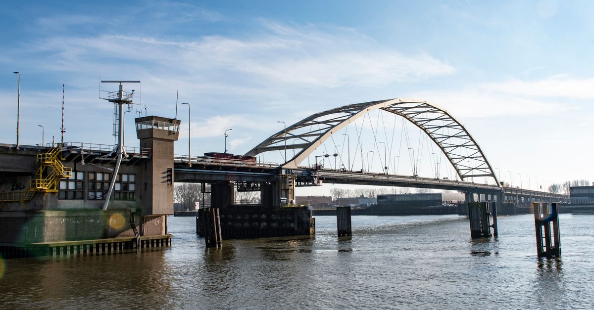 Merwedebrug vijf nachten dicht voor al het verkeer - Rijnmond