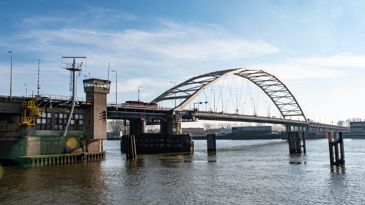 Merwedebrug vijf nachten dicht voor al het verkeer - Rijnmond