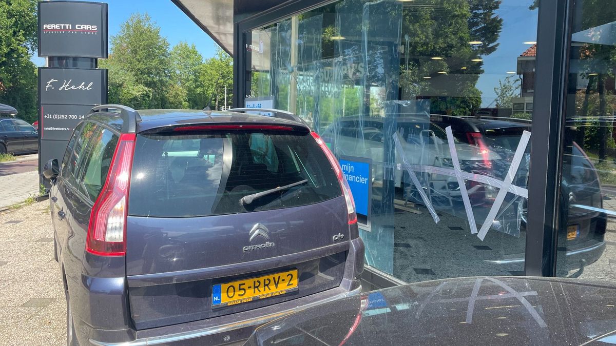Feretti Cars in Hillegom beschoten: pand komende drie maanden dicht ...