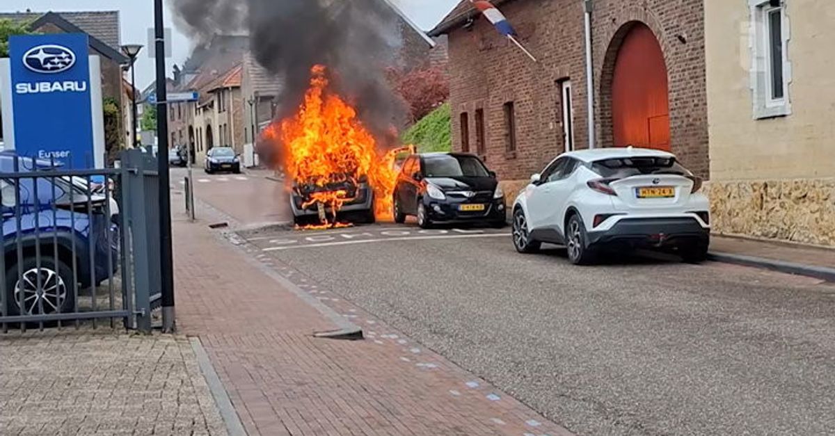 VIDEO: Vlammen slaan uit auto in Ransdaal - L1 Nieuws