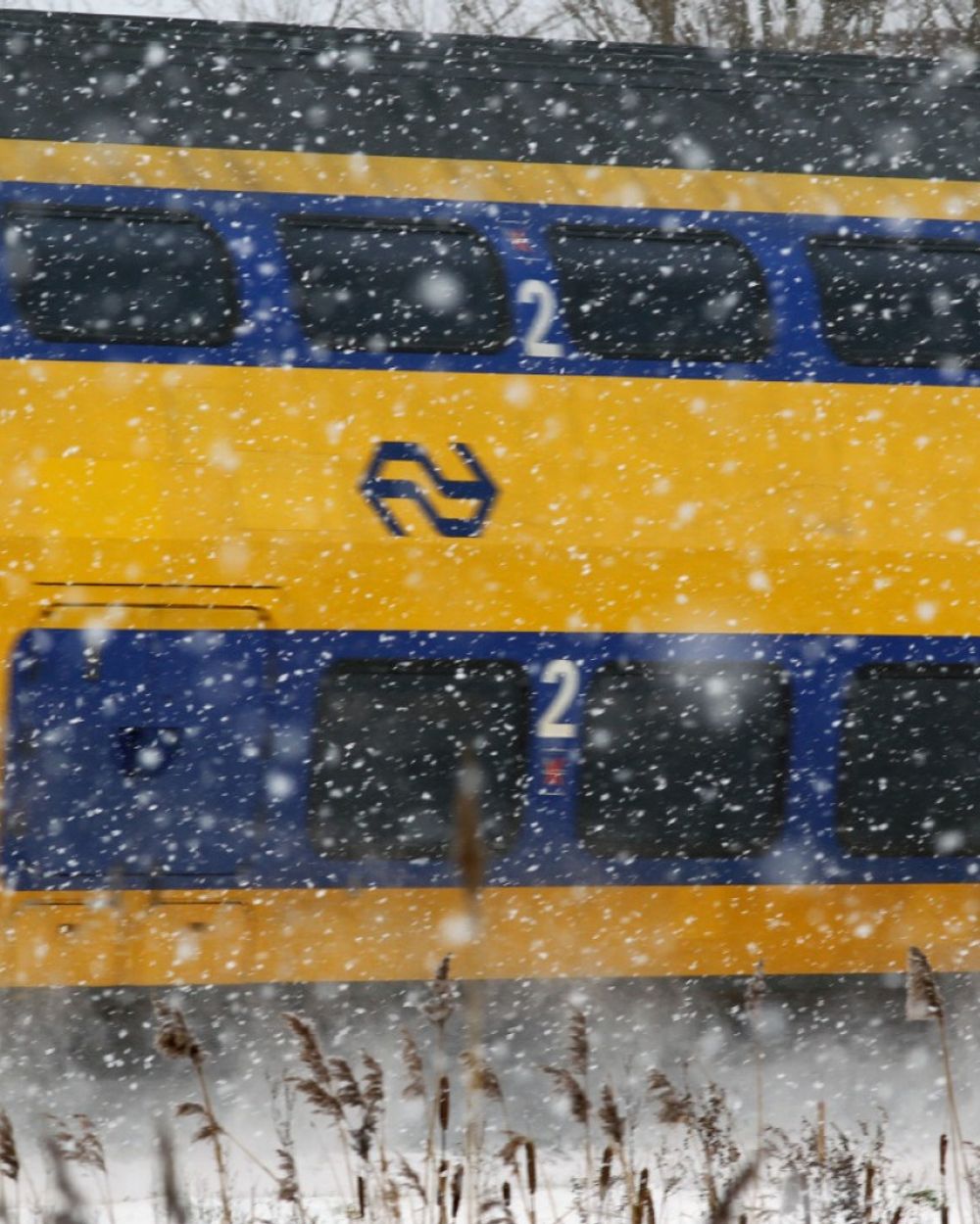 Liveblog winters weer | Tot 14.00 uur drie rijstroken dicht op A12 ...
