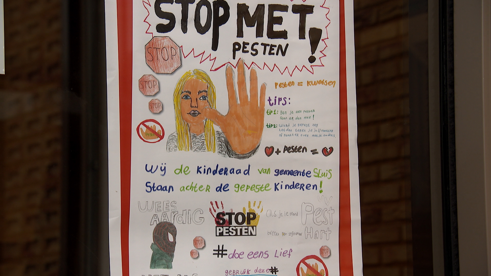 Erika werd vroeger bijna dagelijks gepest, samen met haar pester ...