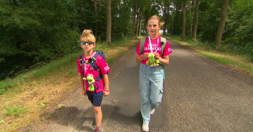 Janneke (11) en Simon (8) lopen elke dag 5 kilometer voor het goede ...