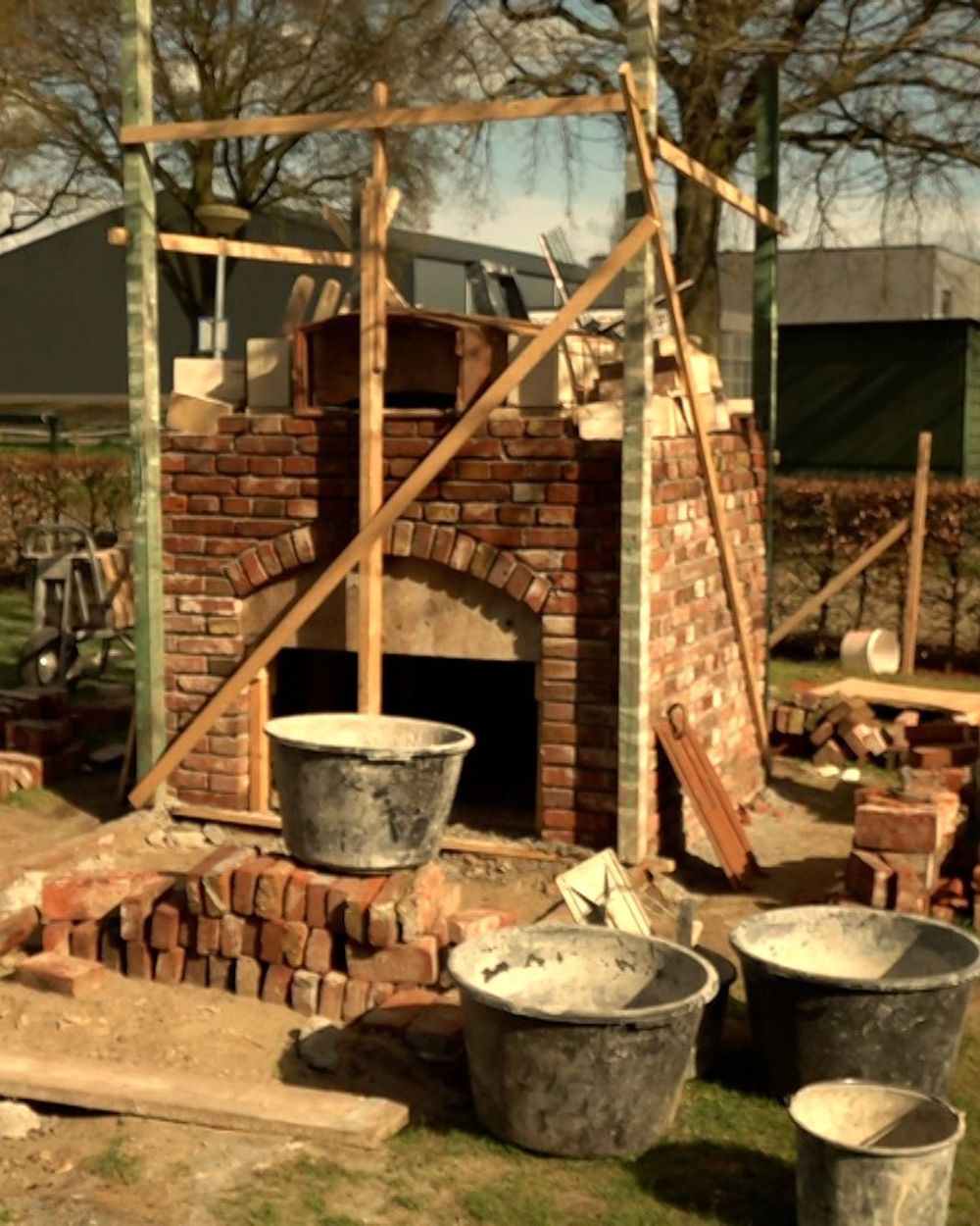 Museum Achterhoek bouwt oude oven en zoekt nu een bakker - Omroep ...