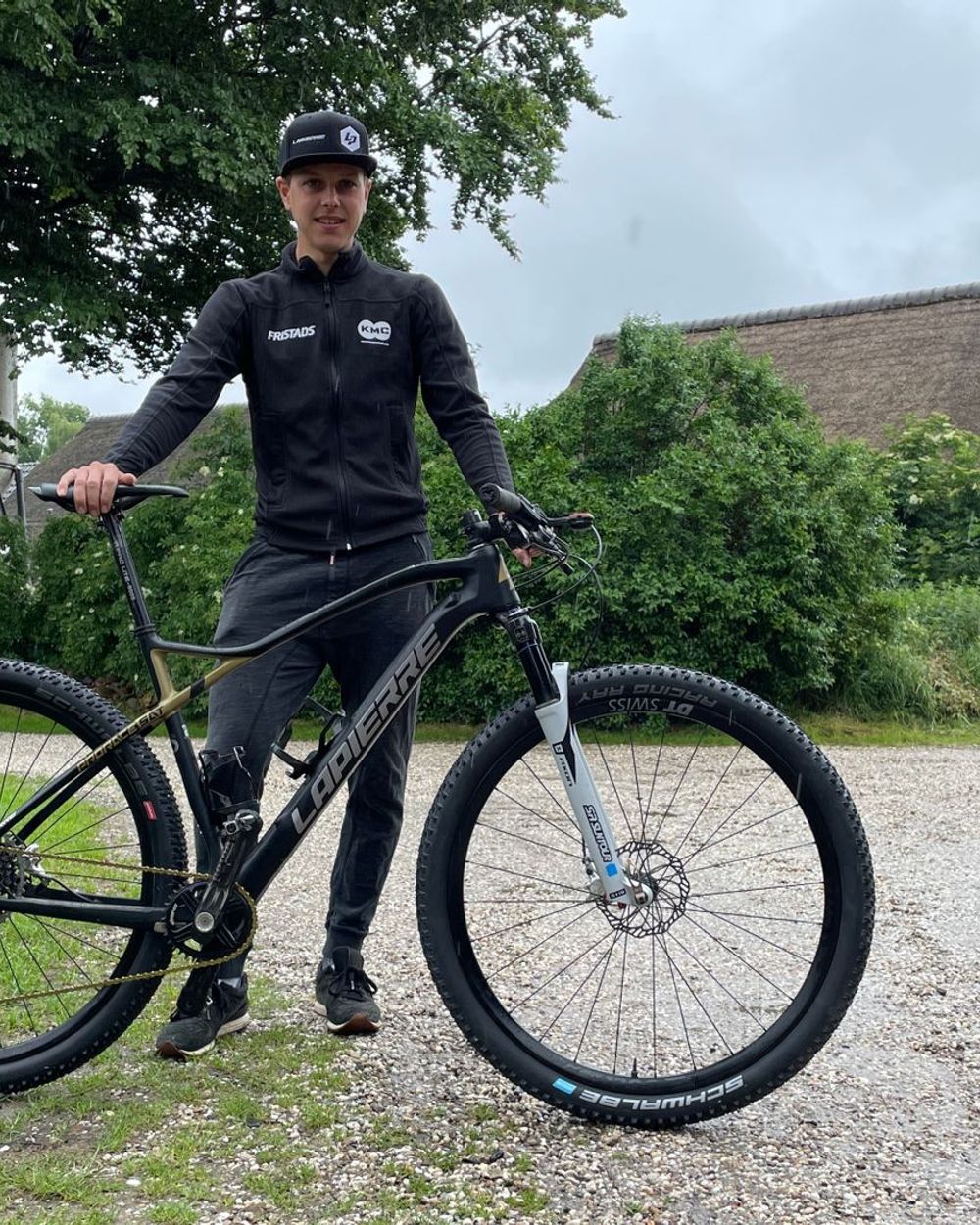 Tim Smeenge doet mee aan zevendaagse mountainbike-wedstrijd door Alpen ...