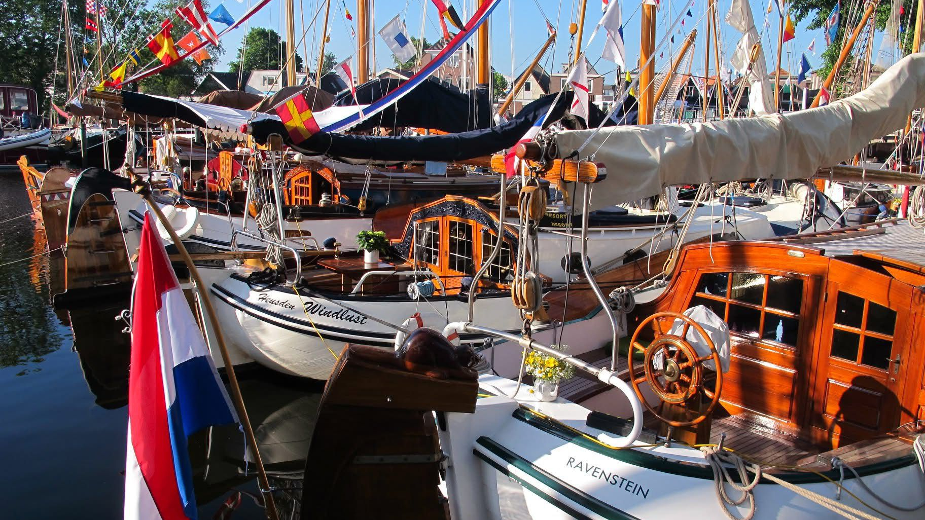 Haven vol platbodems: Zwartsluis onder Zeil gaat van start, maar ...