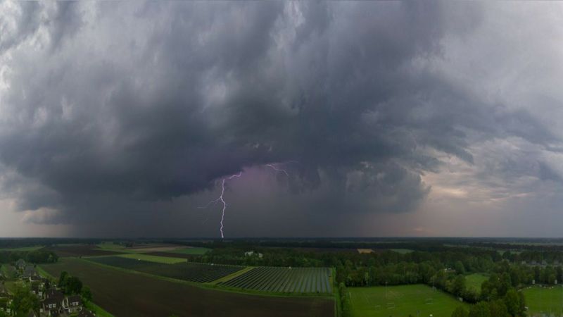 Code oranje in Drenthe vanwege onweersbuien en flinke hagelstenen - RTV Drenthe