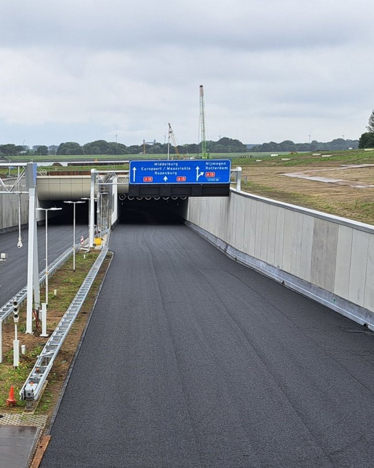 Gloednieuwe tunnel eerst open voor lopers, later pas voor auto's ...