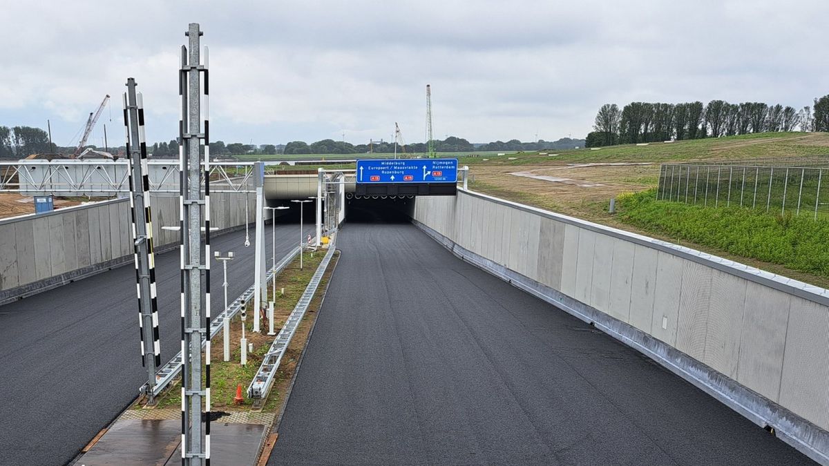 Gloednieuwe tunnel eerst open voor lopers, later pas voor auto's - Omroep West