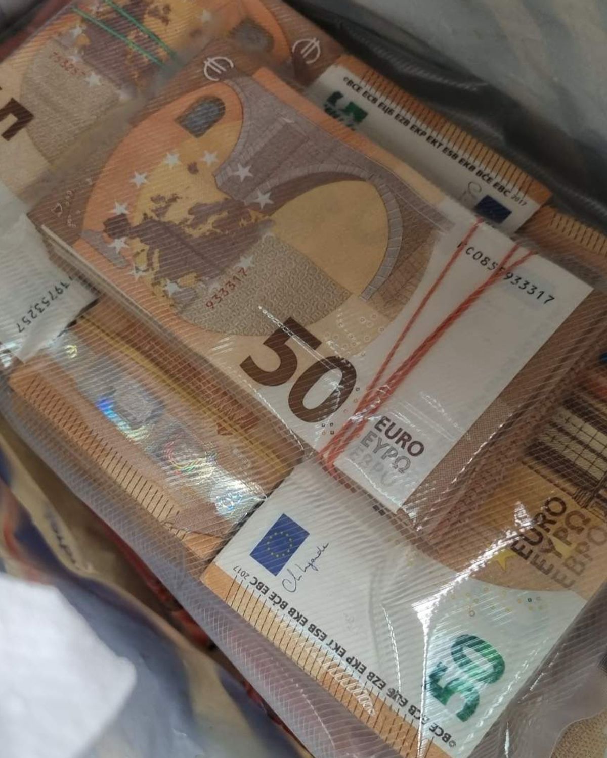 Echtpaar wast 50 miljoen euro wit vanuit Chinese toko, tot 8 jaar cel ...