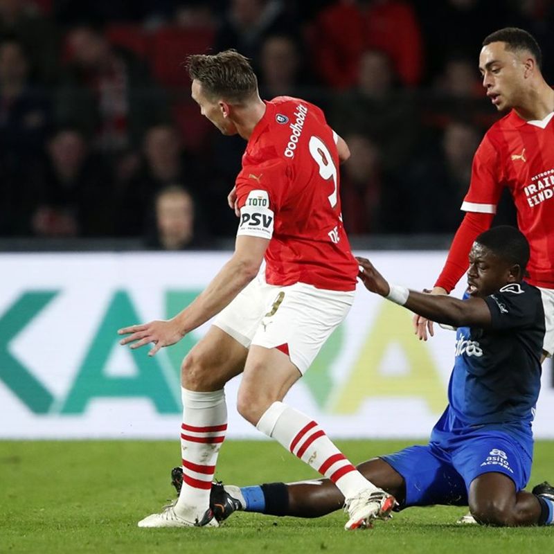 Kansloze avond voor Heracles bij koploper PSV na vroege rode kaart - Oost