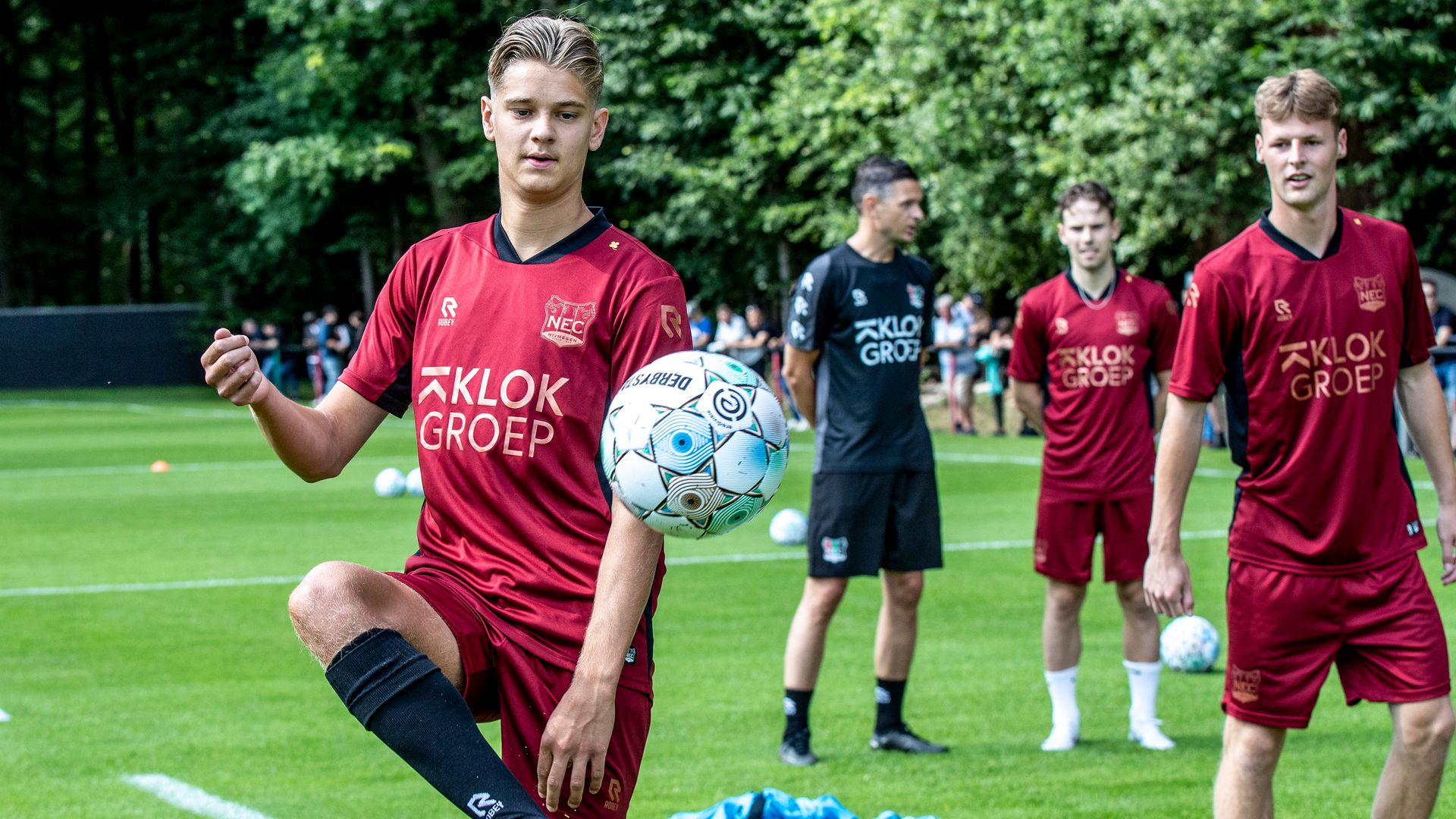 Büttner moet afhaken • Hajek meldt zich bij Vitesse - Omroep Gelderland