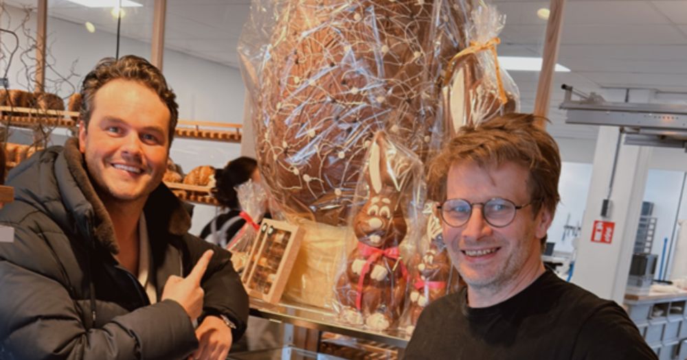Zanger Henk Dissel brengt hoogste bod uit en 'wint' paasei van 20 kilo ...