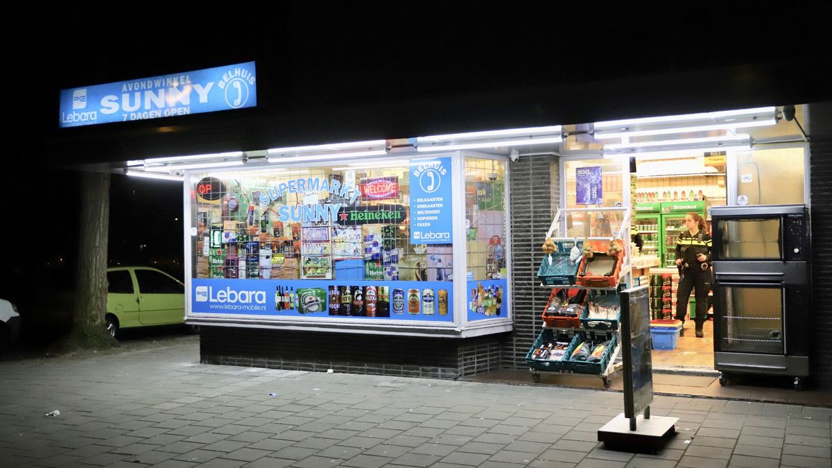 Twee jongens aangehouden voor gewapende overval avondwinkel Den Haag ... Twee jongens aangehouden voor gewapende overval avondwinkel Den Haag ...