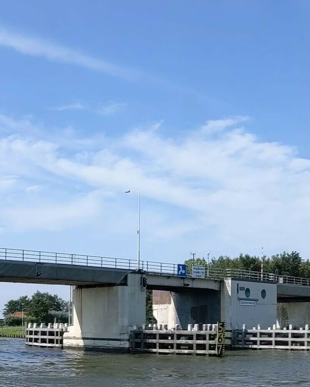 Sa driuwt brêge fan Spannenburch omwenners ta wanhoop: "Afsluiten? Dat ...