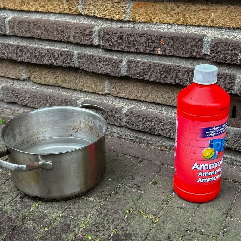 Persoon mogelijk overgoten met ammoniak na ruzie | Hovenier gewond door omvallende boom - Omrop ...