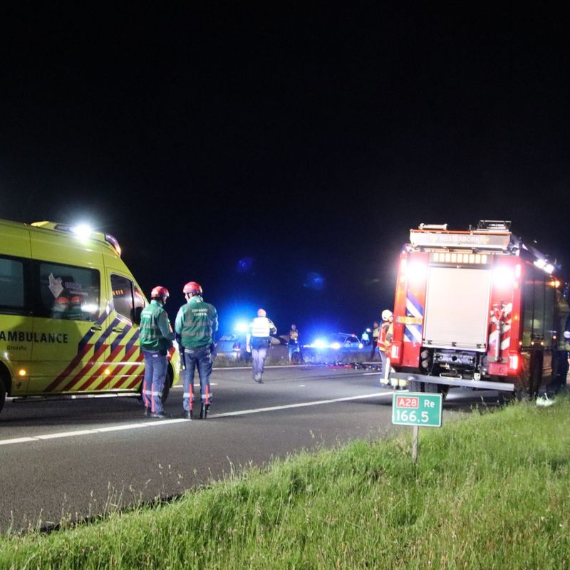 Twee doden en vijf gewonden bij frontale botsing op A28 bij Hooghalen - RTV Drenthe