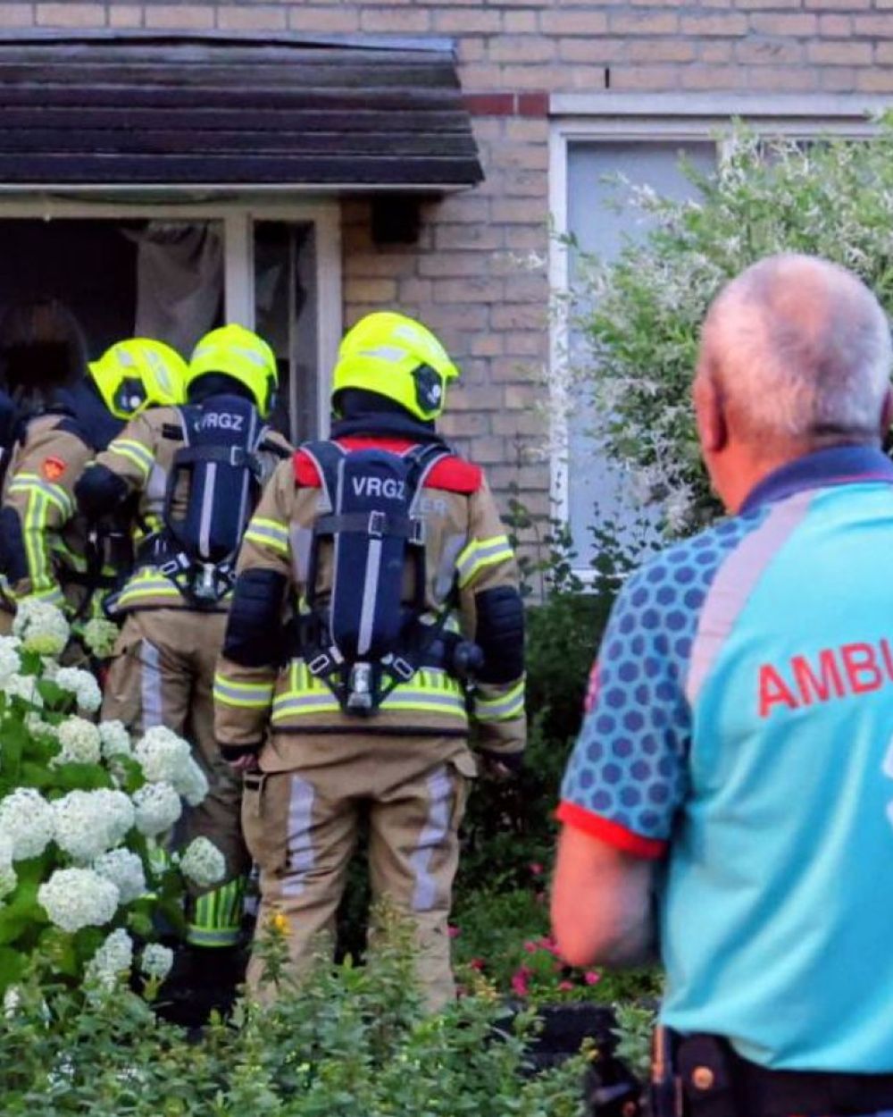 Explosief bij voordeur, klap tot in wijde omgeving te horen - Omroep ...