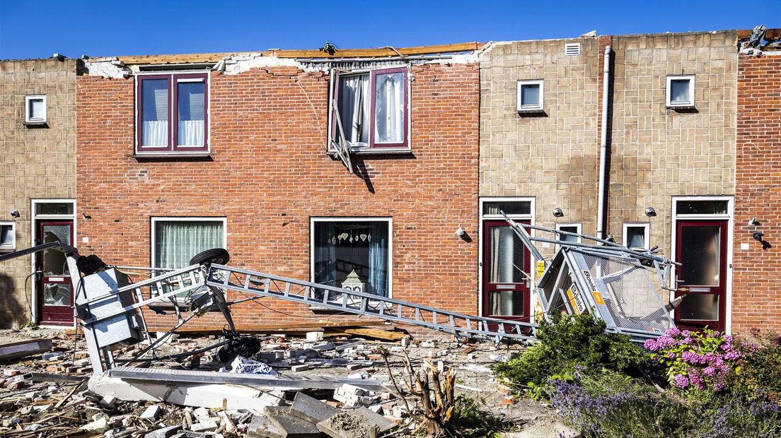 Een jaar geleden verwoestte een windhoos de huizen van Trea en Cees ...