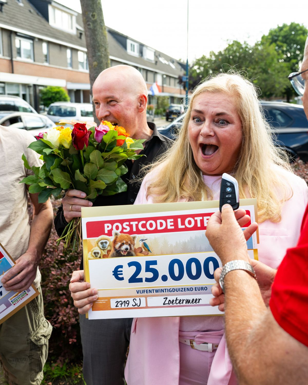 Straat wint enorm geldbedrag bij Postcode Loterij - Omroep West