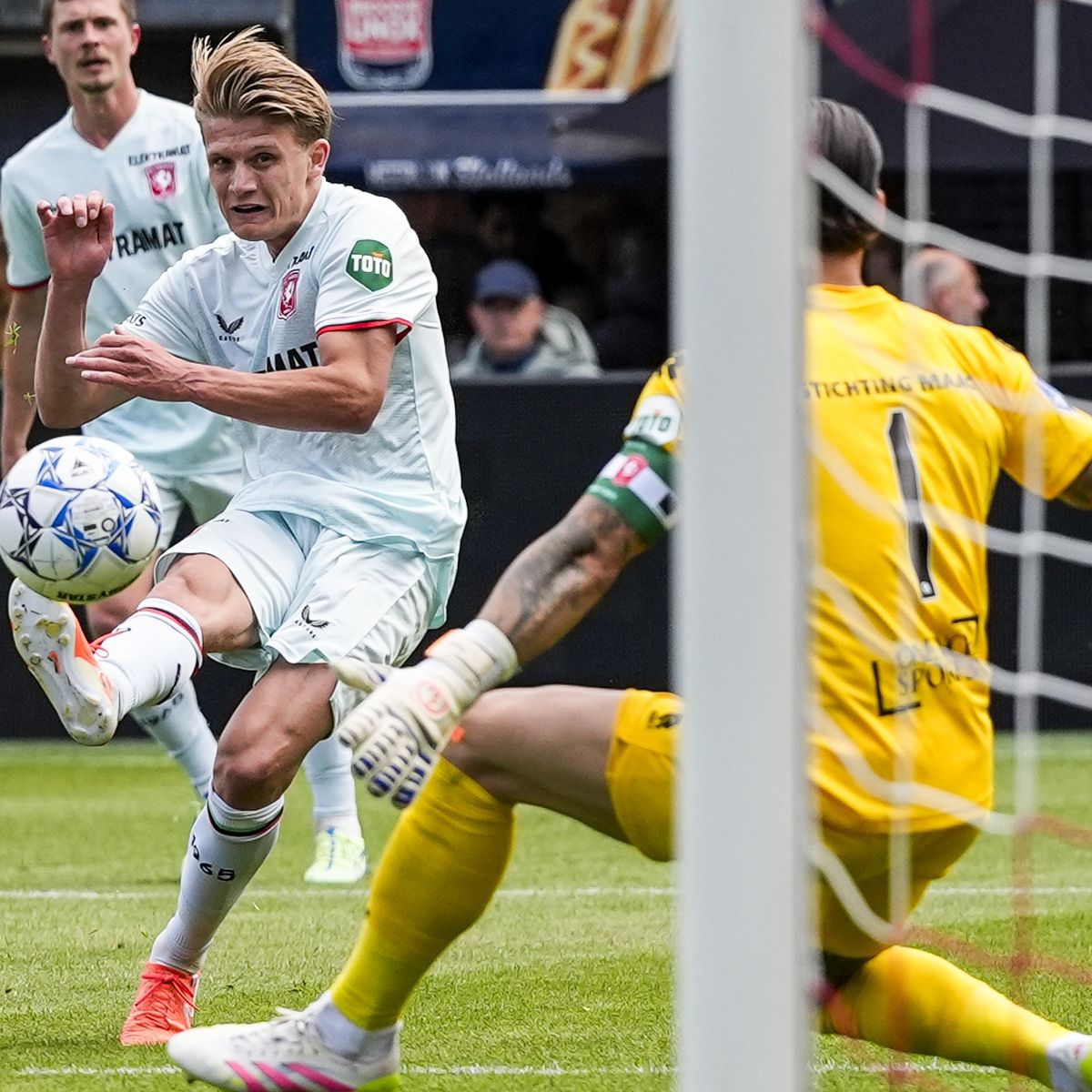 Gevierde Sem Steijn: "Mooie goal, zonde van die bal op de lat" - Oost