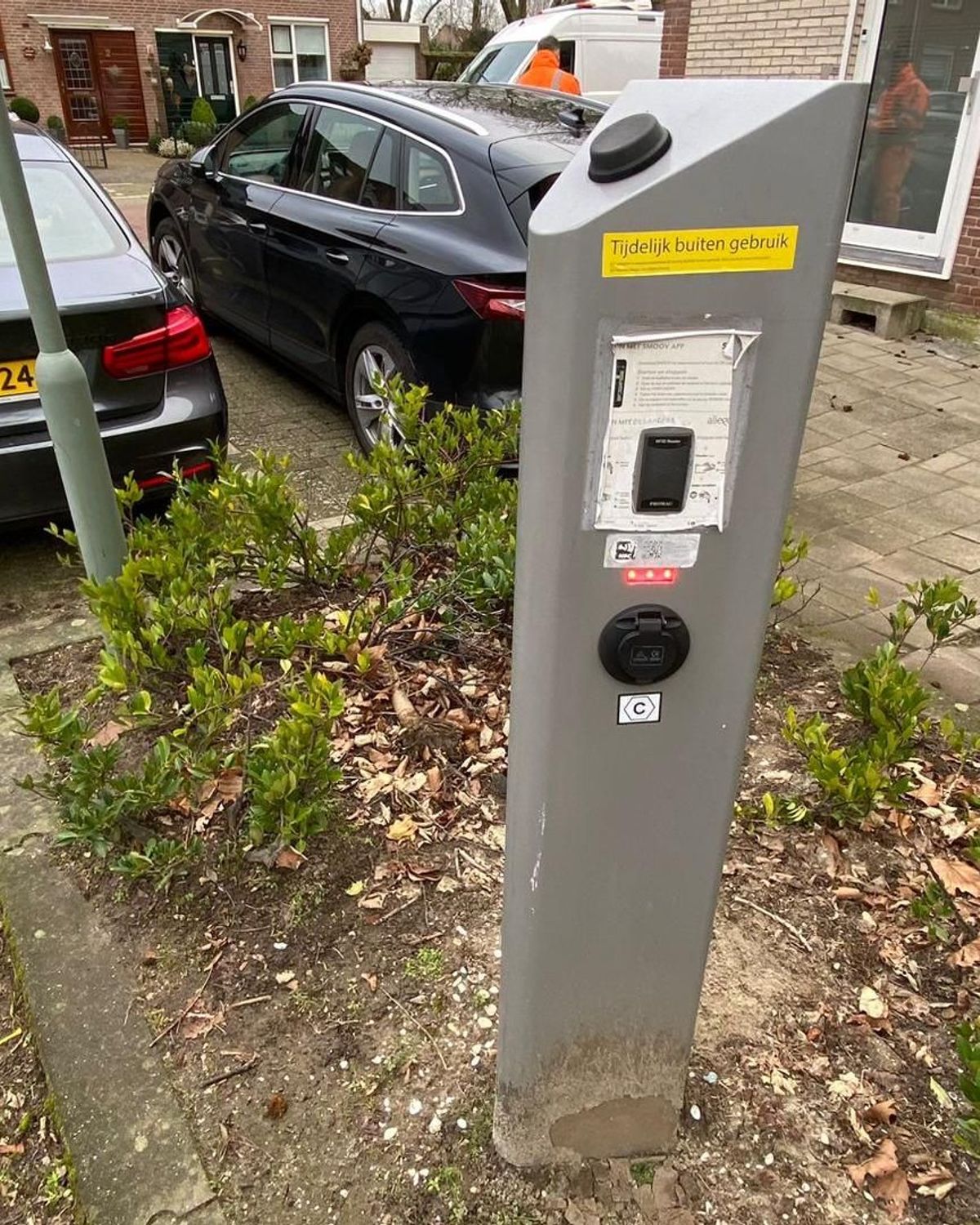 Zo'n 170 laadpalen in de regio werken niet en dat kan nog weken duren ...