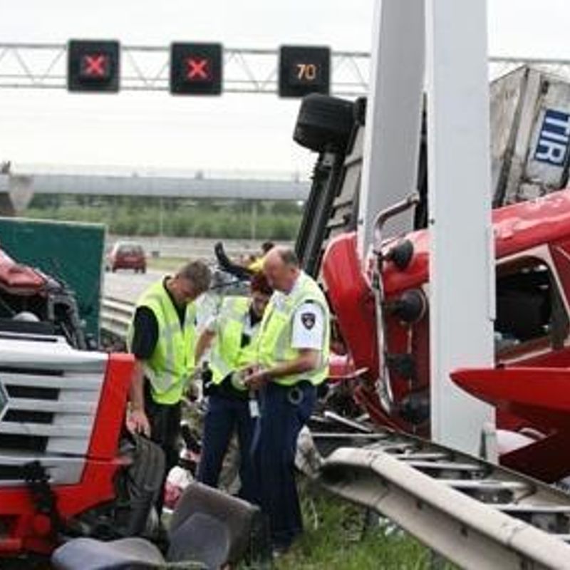 Ernstig ongeluk A15 bij Barendrecht - Rijnmond