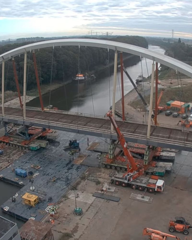 Megaklus in Lochem: brug van 1750 ton schuift over Twentekanaal ...