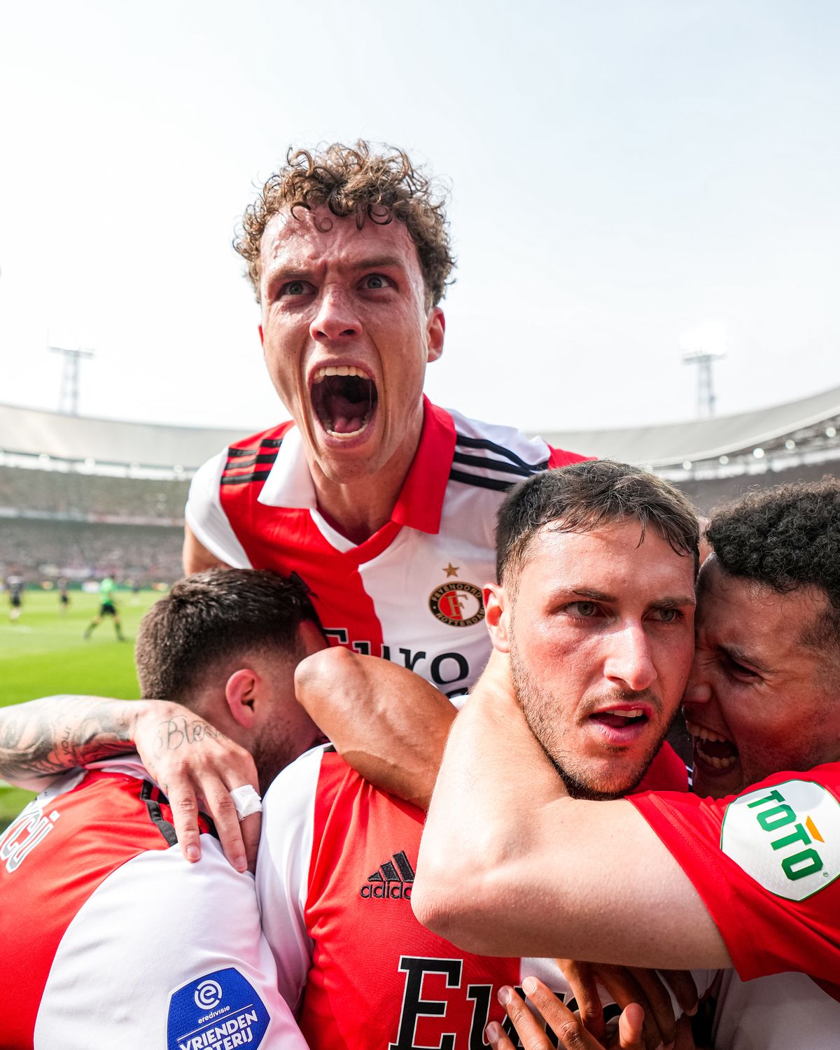 Mats Wieffer over zijn ontwikkeling bij Feyenoord en de hoop op een 'inkakker' van PSV - Rijnmond