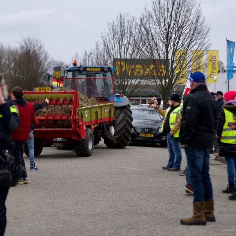 Boetes uitgedeeld bij boerenprotest Winschoten (update) - RTV Noord