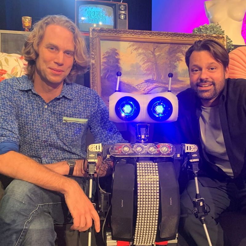 Robot Ravi, levensgrote portretten, verzetsstrijders en powerrock - Oost
