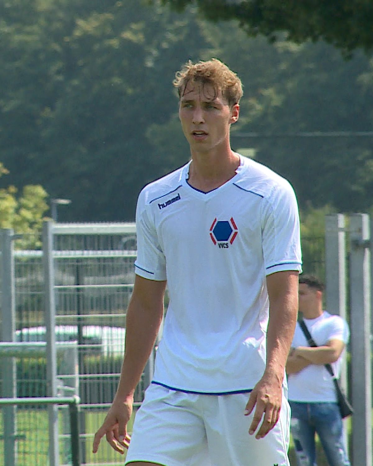 Twee jaar geleden speelde hij nog tegen Ajax, maar nu zit voetballer ...