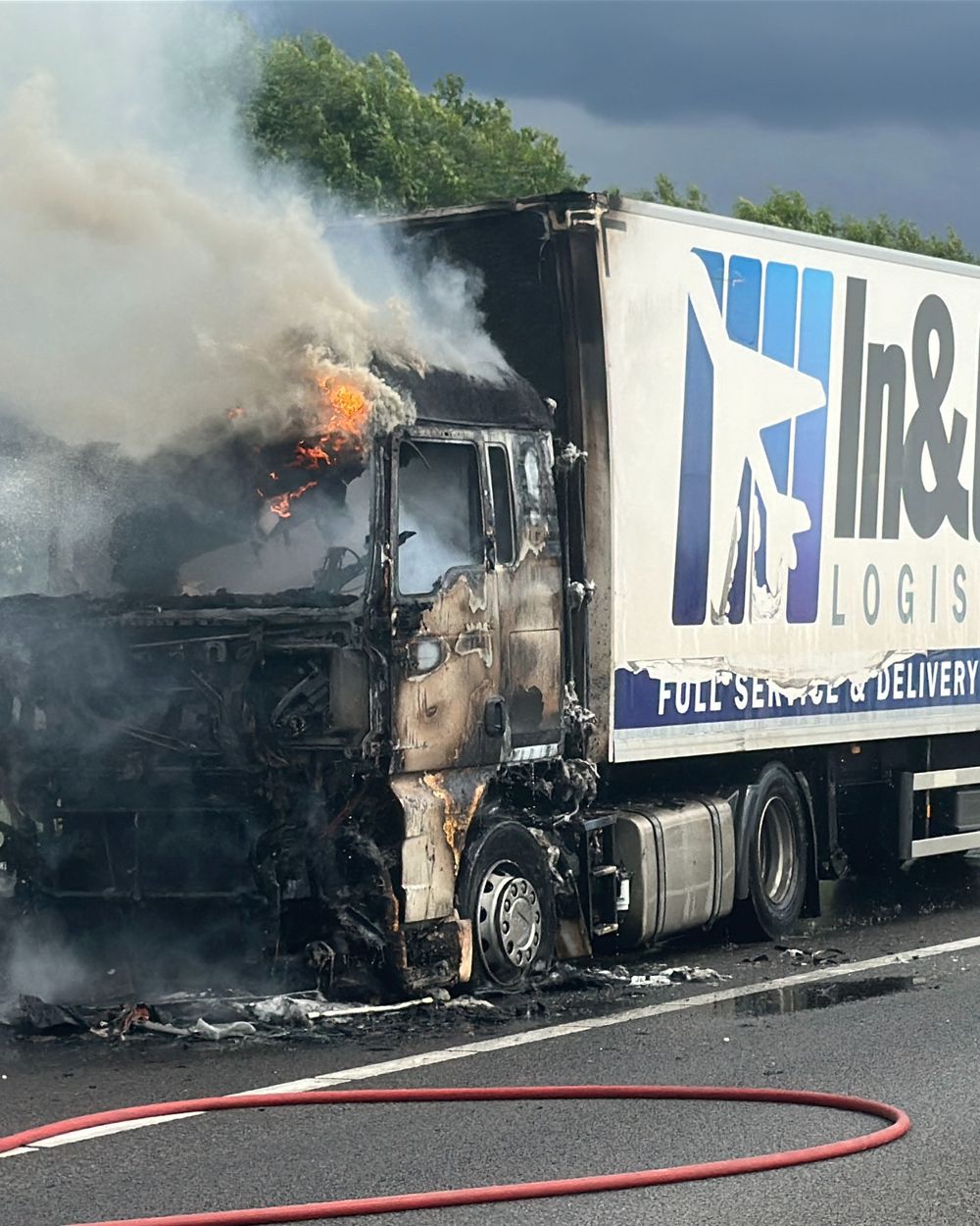 Veel hinder voor verkeer op A73 bij Horst door vrachtwagenbrand - L1 Nieuws