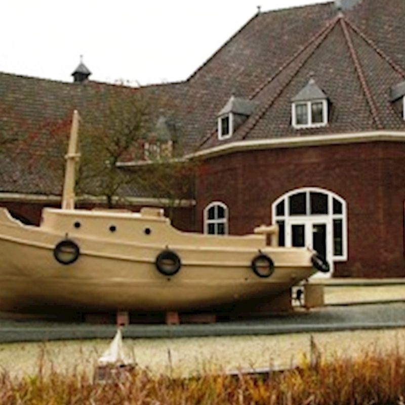 Kartonnen boot op Hiswa Amsterdam - Oost
