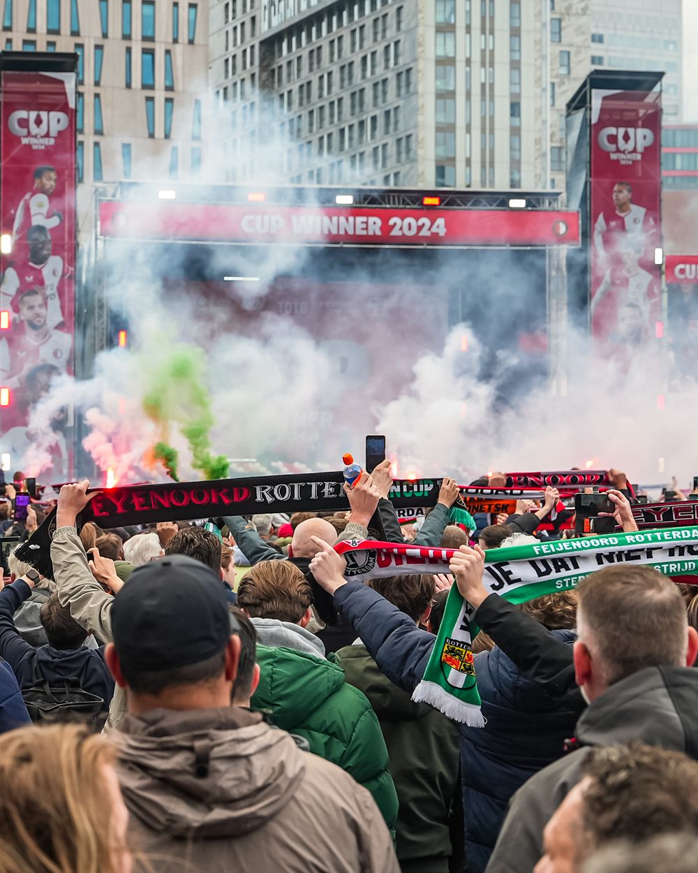 Bekerwinnaar Feyenoord gehuldigd in centrum Rotterdam - Rijnmond