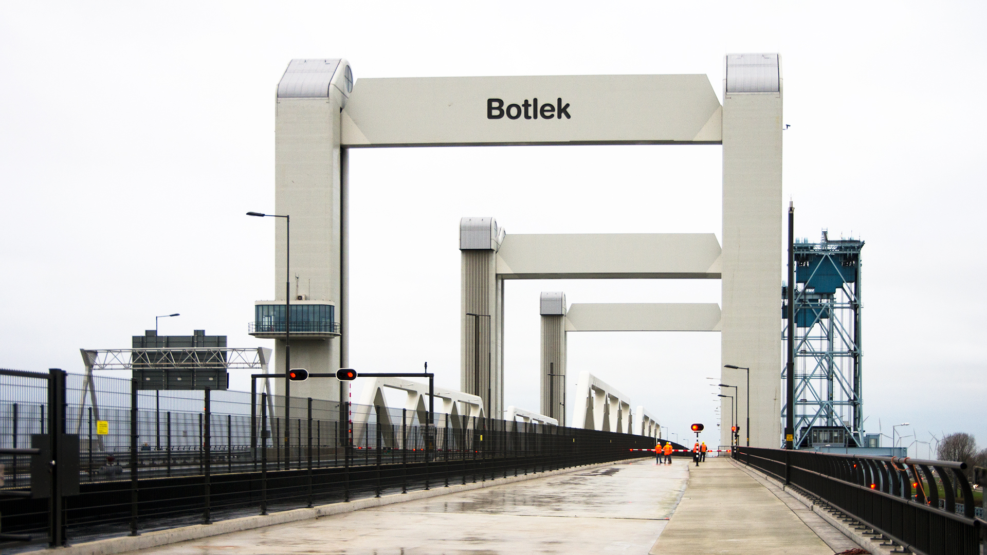 Storing Botlekbrug na uren voorbij - Rijnmond
